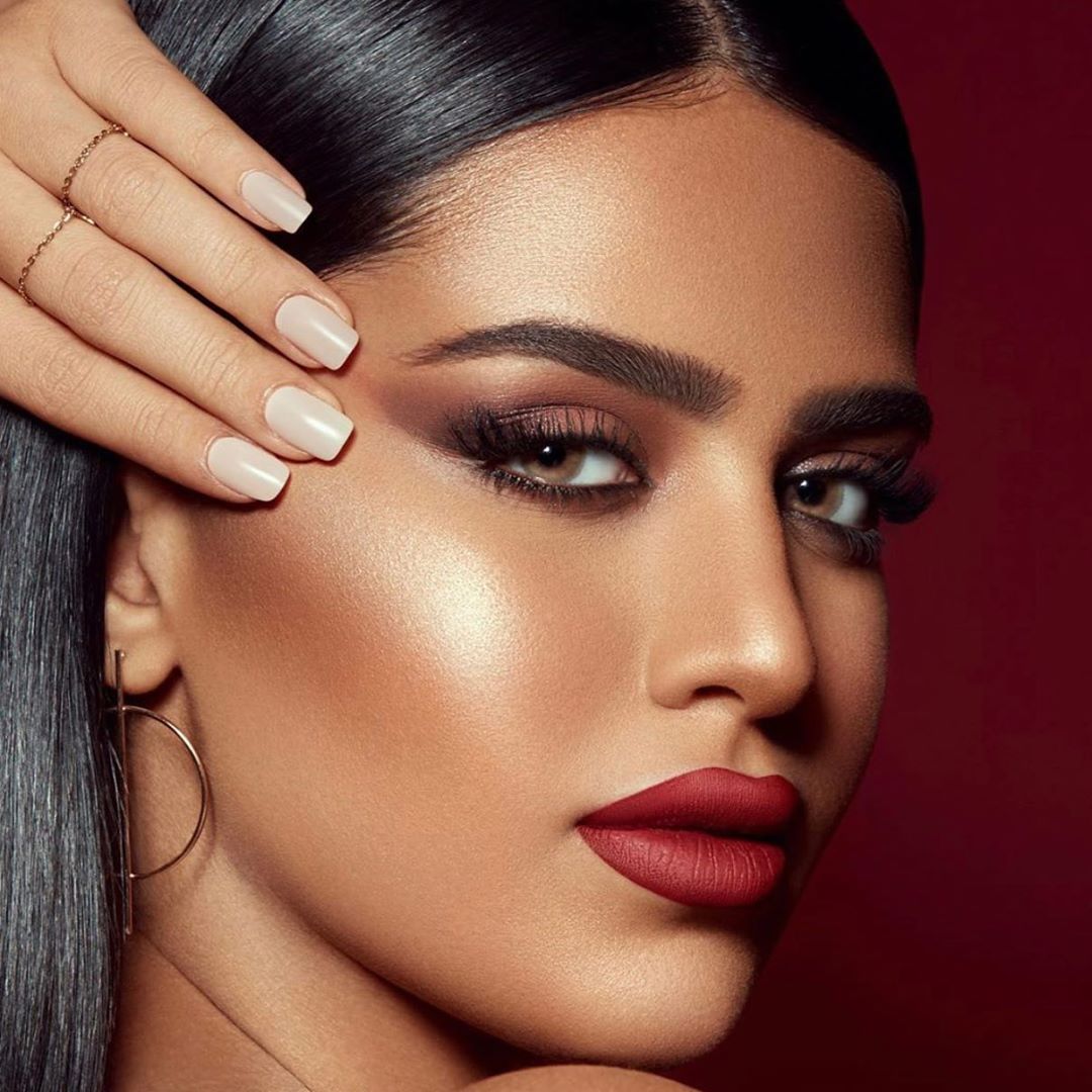 Valentine’s Day Looks: Best Coloured Contacts to Match Your Makeup ...